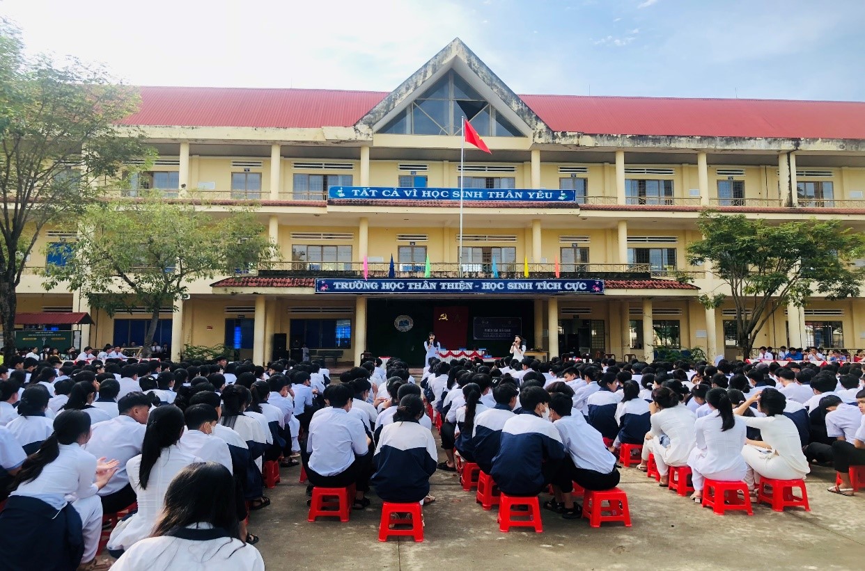 HOẠT ĐỘNG NGOẠI KHÓA: PHIÊN TOÀ GIẢ ĐỊNH HƯỞNG ỨNG NGÀY PHÁP LUẬT NƯỚC ...